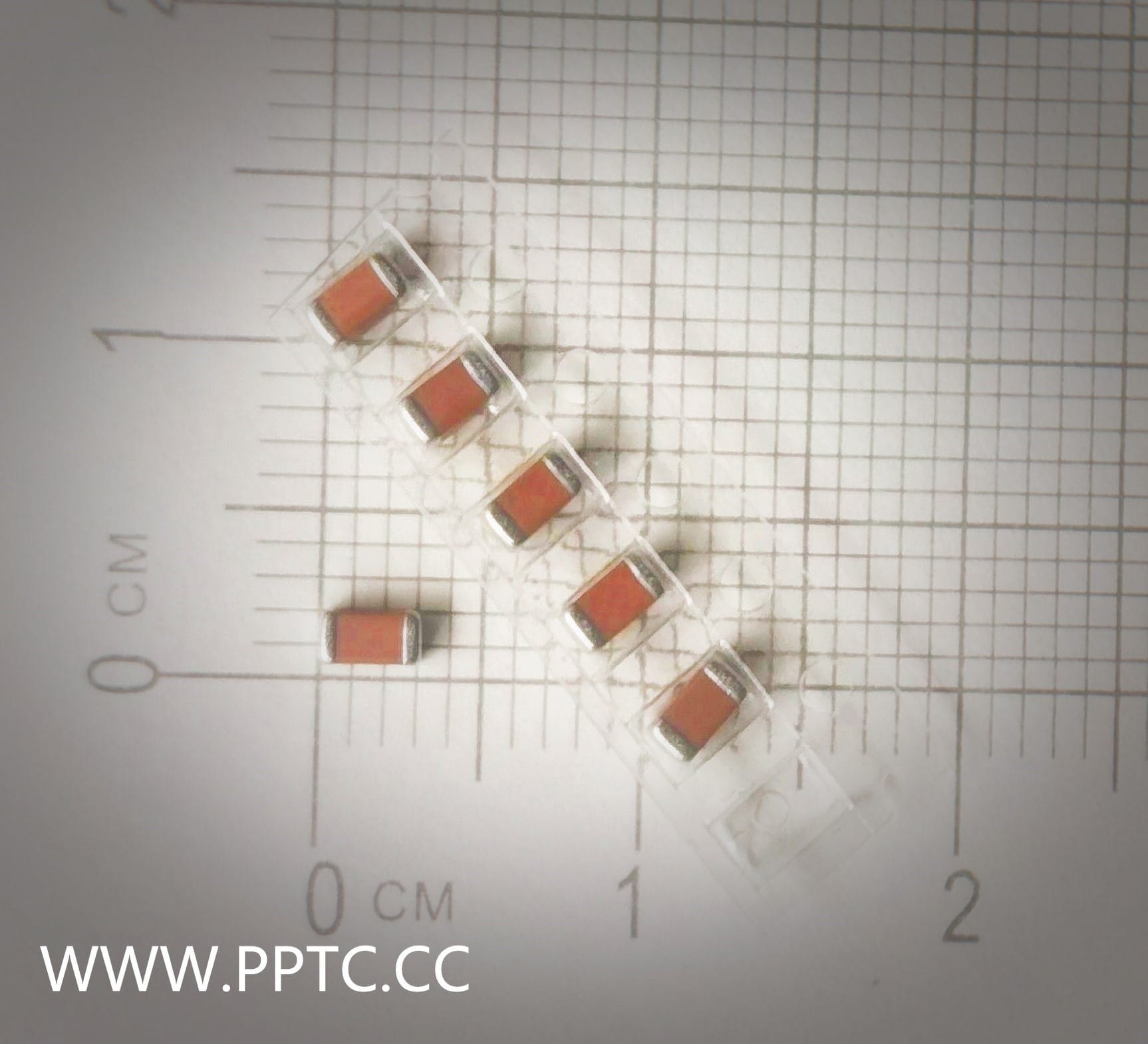 贴片电容0402 X7R 104K(100NF) 25v ±10% 厚度0.5mm